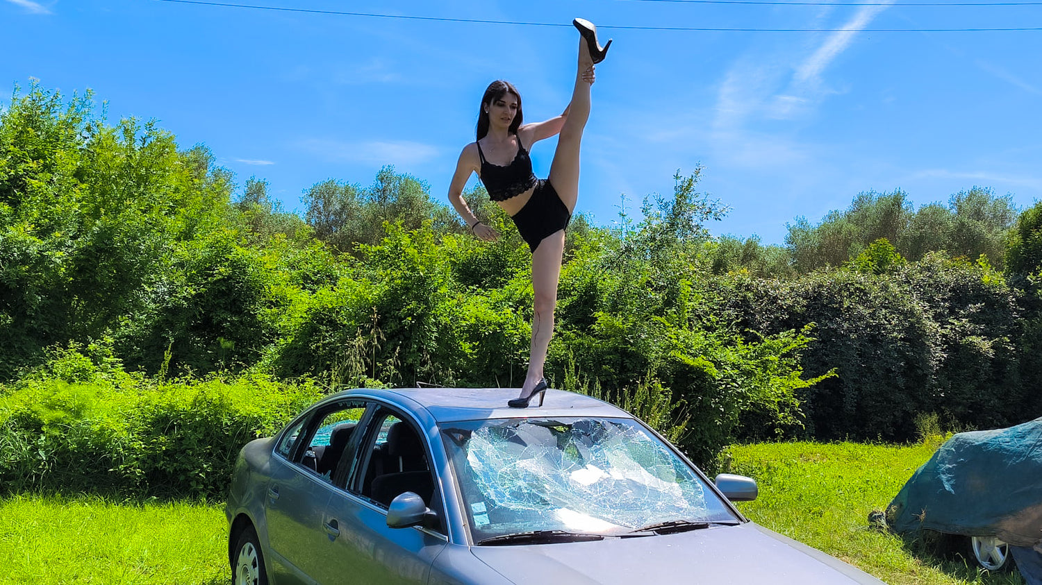 GirlsVsCars - Cars destruction, Revving / Driving and more from France ...